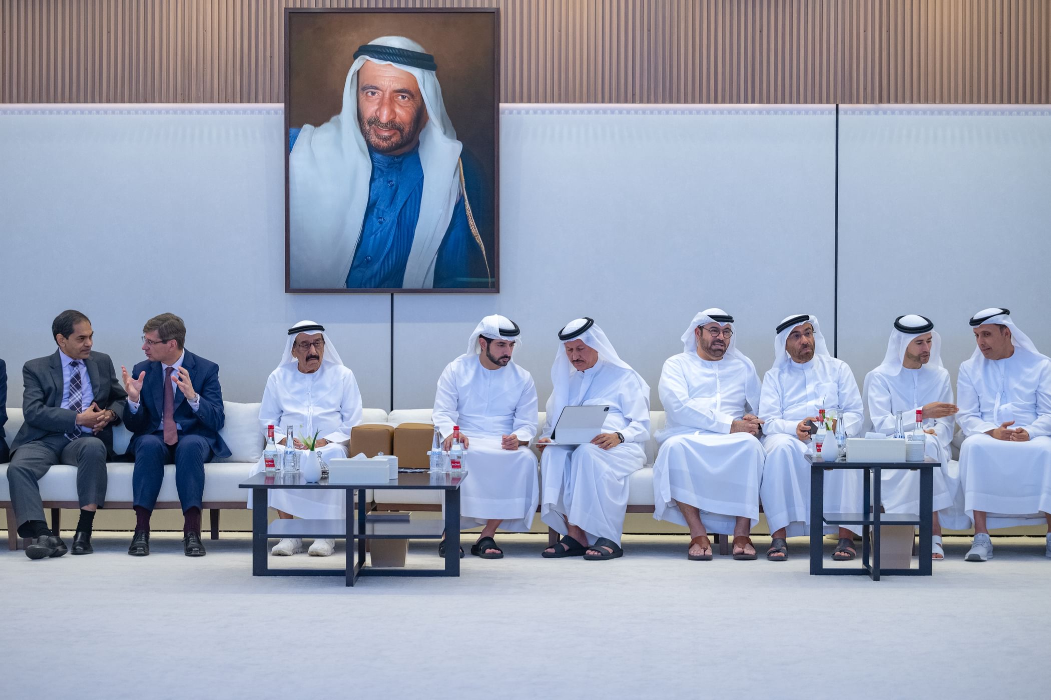 Hamdan bin Mohammed meets with local dignitaries, senior officials at ...